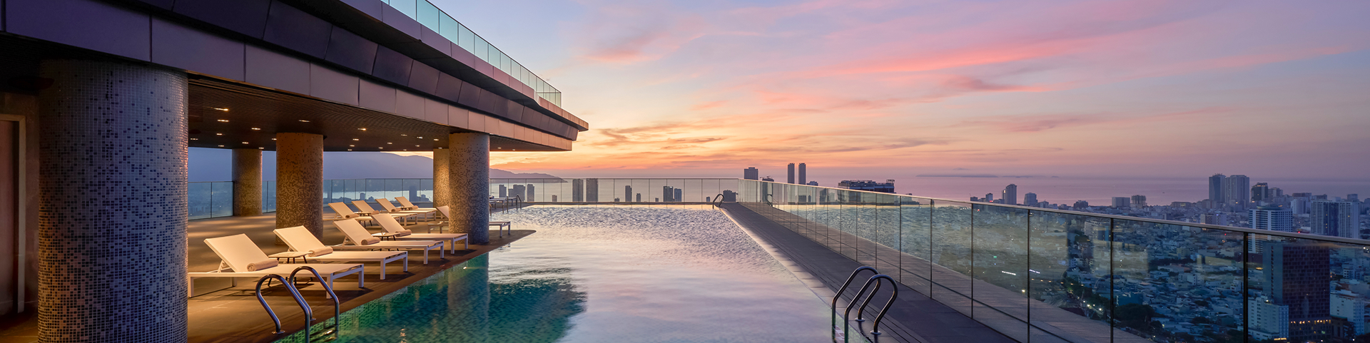 Courtyard by Marriott Danang Han River - M45 Rooftop Bar | Club Marriott