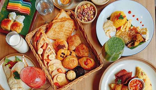 Courtyard by Marriott Bandung Dago - MoMo Café - Special buffet ...
