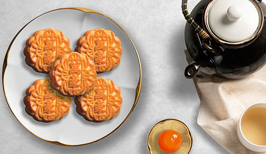 Hong Kong SkyCity Marriott Hotel - Man Ho Chinese Restaurant - Mooncake ...
