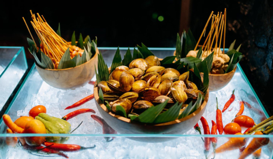 Four Points By Sheraton Bali, Seminyak - Splash Pool Bar - Enjoy 20% ...