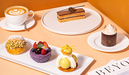 The St. Regis Bangkok - The Lounge - Exquisite Delicacies and Signature ...